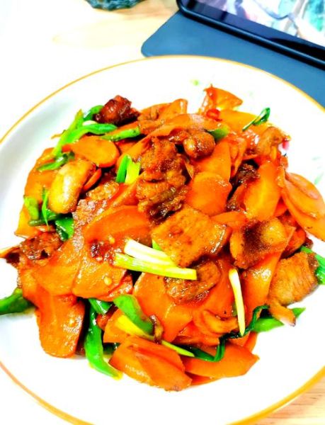 红萝卜炒肉怎么做_红萝卜炒肉的家常做法-第1张图片-山城妙识 红萝卜炒肉怎么做_红萝卜炒肉的家常做法-第1张图片-山城妙识
