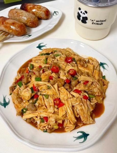 肉炒腐竹怎么做好吃_腐竹炒肉要不要焯水-第1张图片-山城妙识