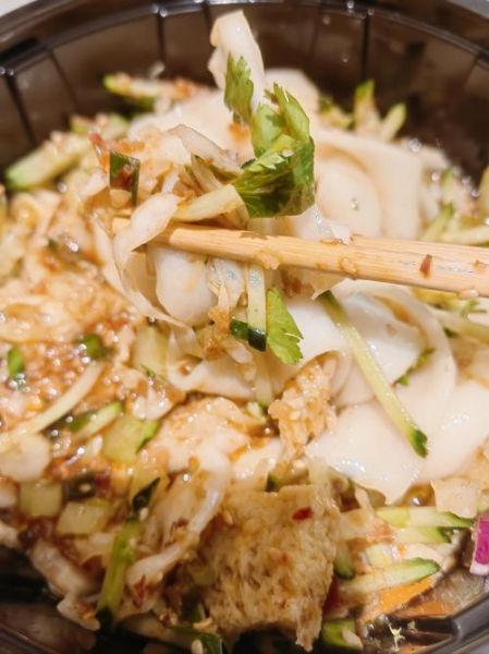 莜面凉皮怎么做_莜面凉皮热量高吗-第2张图片-山城妙识