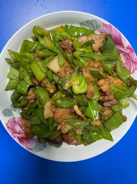 青椒炒肉怎么炒才嫩_青椒炒肉的家常窍门-第3张图片-山城妙识 青椒炒肉怎么炒才嫩_青椒炒肉的家常窍门-第3张图片-山城妙识