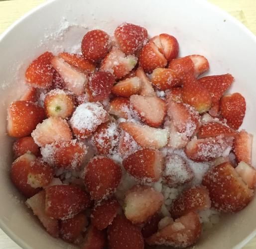 自制草莓酱的简单做法_草莓酱不放柠檬可以吗-第3张图片-山城妙识