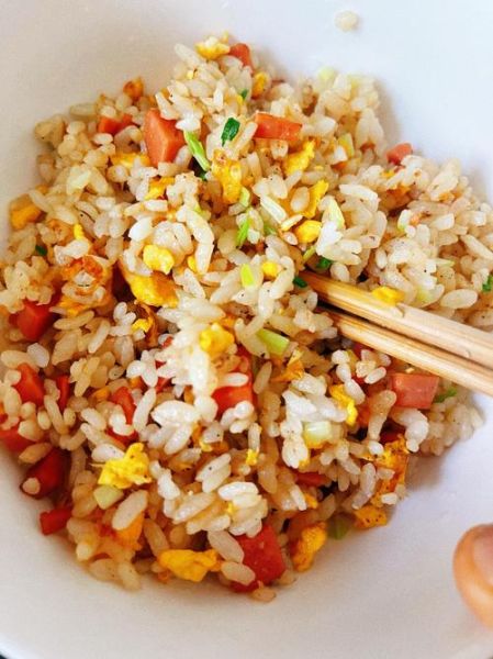 鸡蛋火腿肠炒饭怎么做_隔夜饭能用吗-第2张图片-山城妙识 鸡蛋火腿肠炒饭怎么做_隔夜饭能用吗-第2张图片-山城妙识