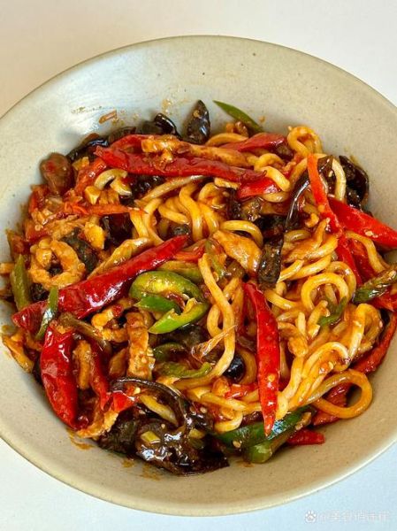 鱼香肉丝炒面怎么做_鱼香肉丝炒面好吃吗-第1张图片-山城妙识