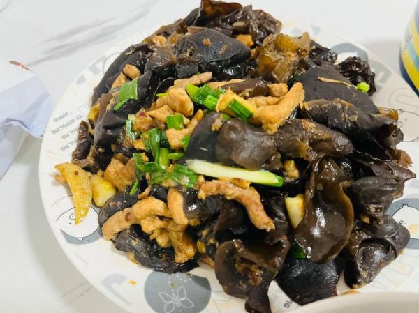 炒木耳为什么会爆炸_木耳下锅前要不要焯水-第1张图片-山城妙识 炒木耳为什么会爆炸_木耳下锅前要不要焯水-第1张图片-山城妙识