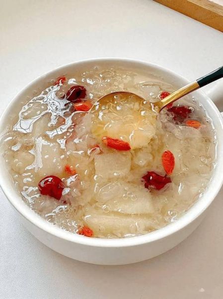雪耳糖水可以天天喝吗_雪耳糖水的功效与禁忌-第3张图片-山城妙识 雪耳糖水可以天天喝吗_雪耳糖水的功效与禁忌-第3张图片-山城妙识
