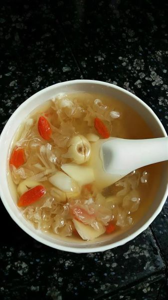 银耳莲子汤怎么做最好吃_银耳莲子汤做法窍门-第3张图片-山城妙识 银耳莲子汤怎么做最好吃_银耳莲子汤做法窍门-第3张图片-山城妙识