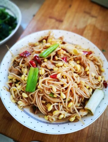 黄豆芽炒粉条肉怎么做_黄豆芽炒粉条肉的家常做法-第3张图片-山城妙识 黄豆芽炒粉条肉怎么做_黄豆芽炒粉条肉的家常做法-第3张图片-山城妙识