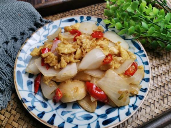 爆炒洋葱怎么炒才脆_洋葱要不要焯水-第2张图片-山城妙识