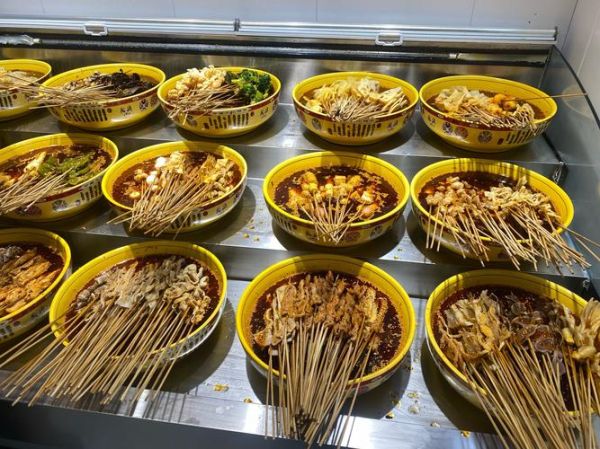 钵钵鸡是什么_钵钵鸡和串串香的区别-第1张图片-山城妙识 钵钵鸡是什么_钵钵鸡和串串香的区别-第1张图片-山城妙识