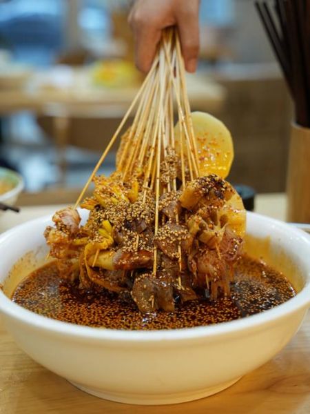 钵钵鸡是什么_钵钵鸡和串串香的区别-第2张图片-山城妙识 钵钵鸡是什么_钵钵鸡和串串香的区别-第2张图片-山城妙识