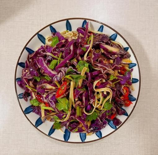 凉拌紫甘蓝怎么做不苦_紫甘蓝焯水还是直接拌-第2张图片-山城妙识