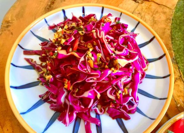凉拌紫甘蓝怎么做不苦_紫甘蓝焯水还是直接拌-第3张图片-山城妙识