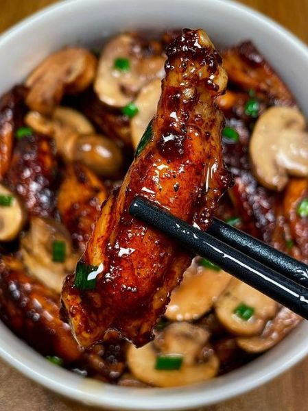 香菇炒鸡肉怎么做_香菇炒鸡肉用干香菇还是鲜香菇-第1张图片-山城妙识 香菇炒鸡肉怎么做_香菇炒鸡肉用干香菇还是鲜香菇-第1张图片-山城妙识