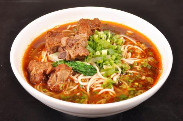 红烧牛肉面怎么做_红烧牛肉面家常做法-第1张图片-山城妙识 红烧牛肉面怎么做_红烧牛肉面家常做法-第1张图片-山城妙识