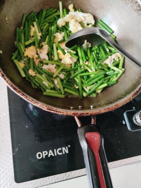 炒蒜苔需要焯水么_蒜苔焯水几分钟-第1张图片-山城妙识