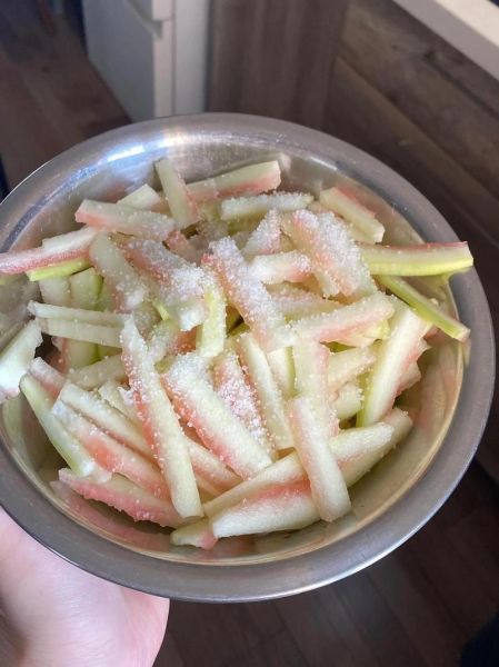 西瓜皮怎么吃_西瓜皮有哪些做法-第1张图片-山城妙识 西瓜皮怎么吃_西瓜皮有哪些做法-第1张图片-山城妙识