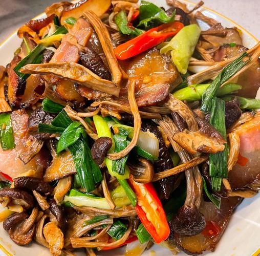 腊肉炒什么菜好吃图解_腊肉炒什么菜最下饭-第1张图片-山城妙识 腊肉炒什么菜好吃图解_腊肉炒什么菜最下饭-第1张图片-山城妙识