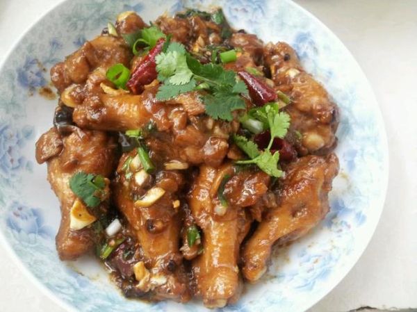 青椒炒鸡翅根怎么做好吃_家常做法步骤-第2张图片-山城妙识