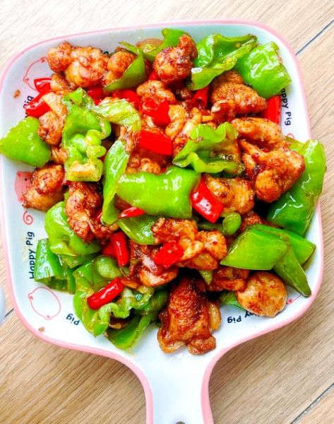 青椒炒鸡翅根怎么做好吃_家常做法步骤-第1张图片-山城妙识