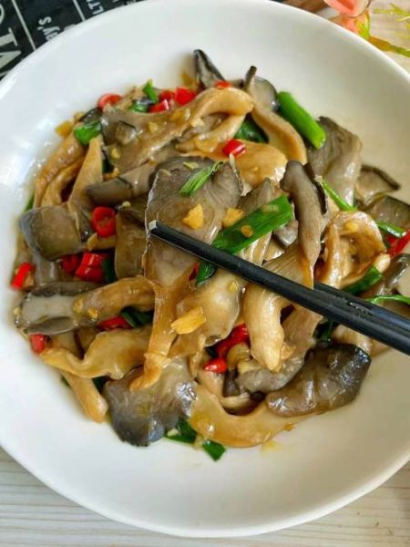 鲜蘑菇怎么炒好吃又简单_鲜蘑菇炒多久才熟-第1张图片-山城妙识