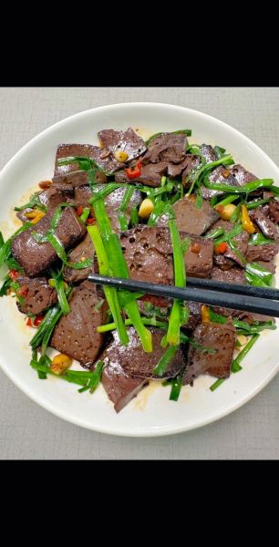 猪血炒韭菜怎么做_猪血炒韭菜的营养价值-第2张图片-山城妙识