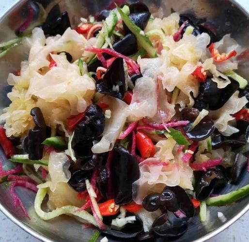 银耳拌凉菜怎么做_银耳凉拌需要焯水吗-第1张图片-山城妙识