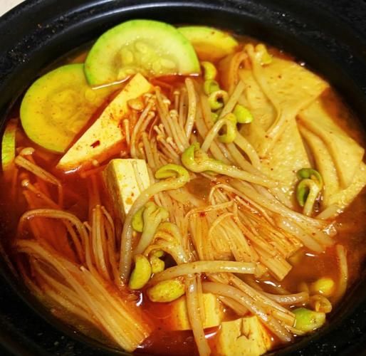 辣白菜泡菜汤怎么做_正宗韩式辣白菜汤秘诀-第1张图片-山城妙识