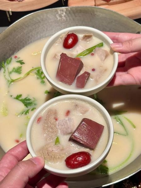 胡椒牛肚汤的功效_胡椒牛肚汤适合什么人喝-第1张图片-山城妙识 胡椒牛肚汤的功效_胡椒牛肚汤适合什么人喝-第1张图片-山城妙识