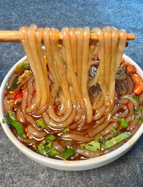 酸辣粉怎么做才正宗_酸辣粉视频教程哪里找-第1张图片-山城妙识