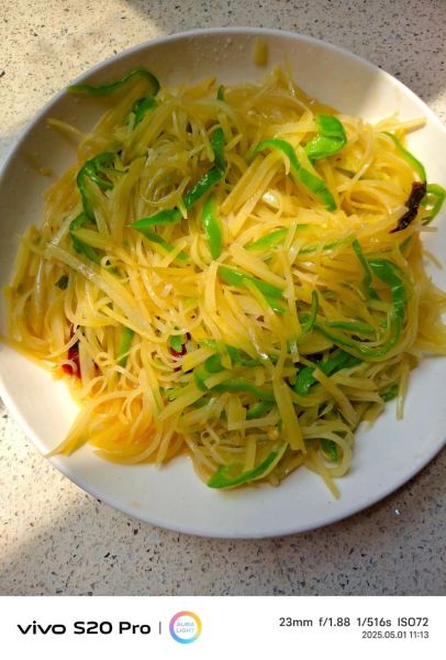 青椒土豆丝炒饭怎么做_为什么先炒土豆-第3张图片-山城妙识