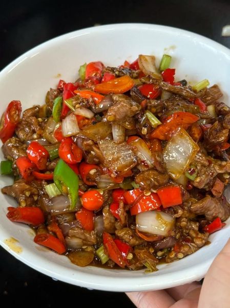 新鲜牛肉炒什么好吃_牛肉炒青椒还是洋葱更香-第2张图片-山城妙识 新鲜牛肉炒什么好吃_牛肉炒青椒还是洋葱更香-第2张图片-山城妙识