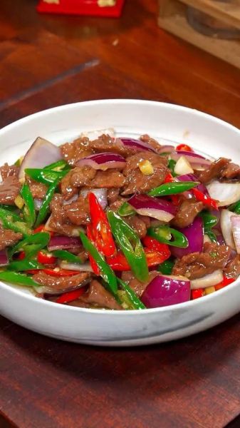 新鲜牛肉炒什么好吃_牛肉炒青椒还是洋葱更香-第1张图片-山城妙识 新鲜牛肉炒什么好吃_牛肉炒青椒还是洋葱更香-第1张图片-山城妙识