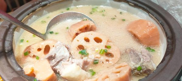 清炖排骨藕汤怎么做_藕汤不腥的秘诀-第3张图片-山城妙识