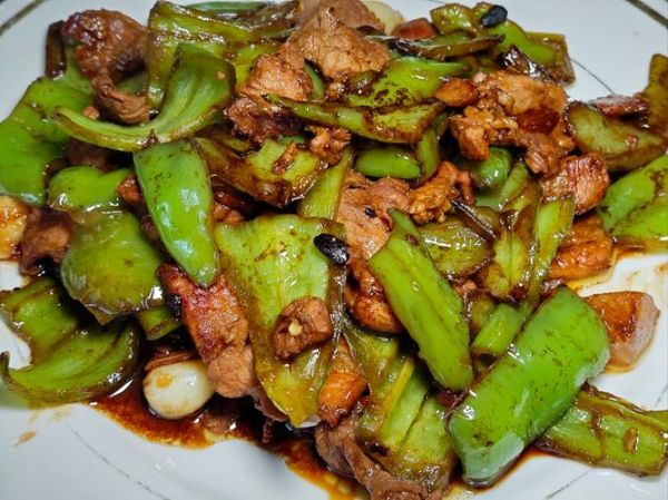 菜椒怎么炒好吃入味_菜椒炒肉先炒哪个-第3张图片-山城妙识