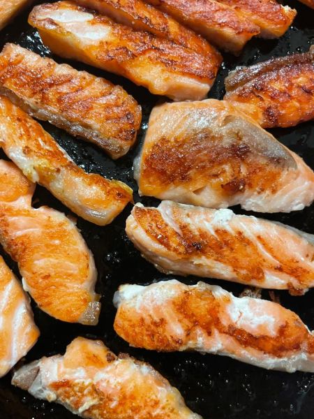 香煎三文鱼怎么做_香煎三文鱼做法大全-第1张图片-山城妙识