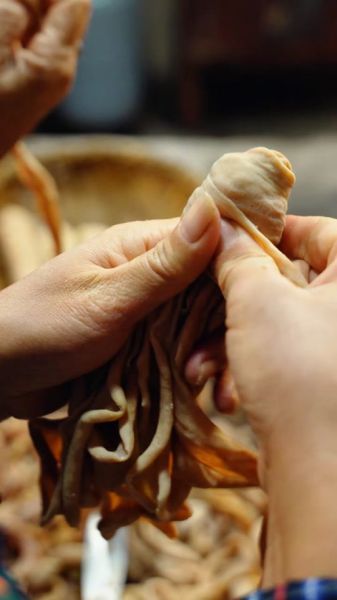 猪小肠怎么洗才不苦_猪小肠去苦味技巧-第2张图片-山城妙识