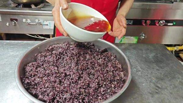 黑米八宝饭怎么做_黑米需要泡多久-第1张图片-山城妙识