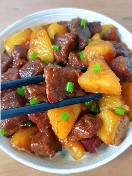 牛肉炖土豆怎么烧_牛肉炖土豆的做法步骤-第1张图片-山城妙识