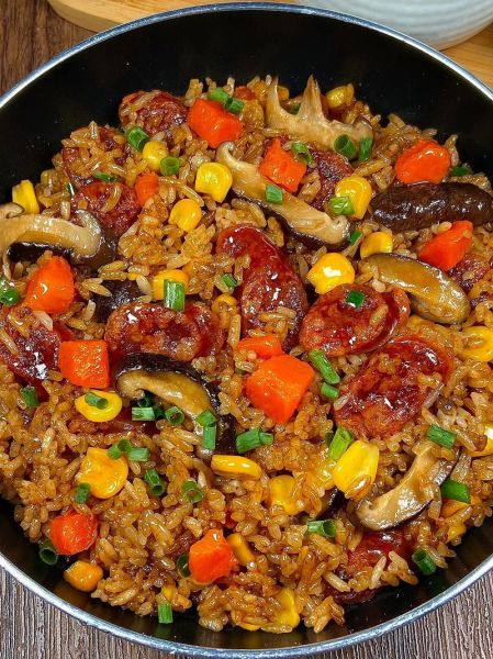 腊肠腊肉焖米饭怎么做_腊肠腊肉焖米饭好吃吗-第1张图片-山城妙识