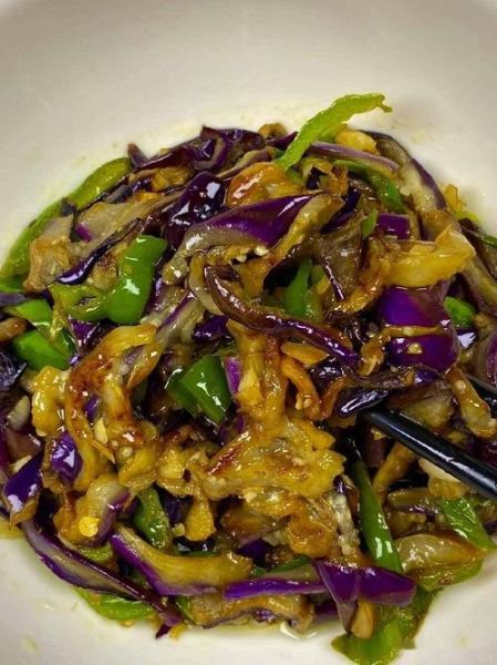 爆炒茄子怎么做_茄子怎么炒才不吸油-第1张图片-山城妙识