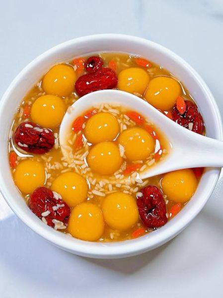 酒酿煮汤圆怎么做_酒酿汤圆的正宗做法-第1张图片-山城妙识