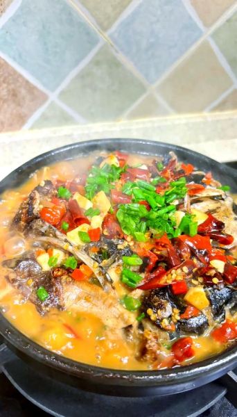 砂锅鱼头煲怎么做才入味_鱼头煲去腥技巧-第1张图片-山城妙识