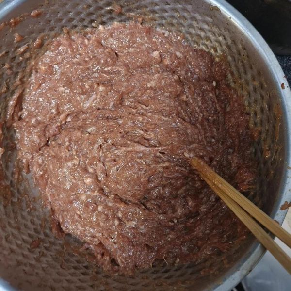 牛肉芹菜馅饺子怎么调馅_牛肉芹菜饺子馅要不要焯水-第1张图片-山城妙识