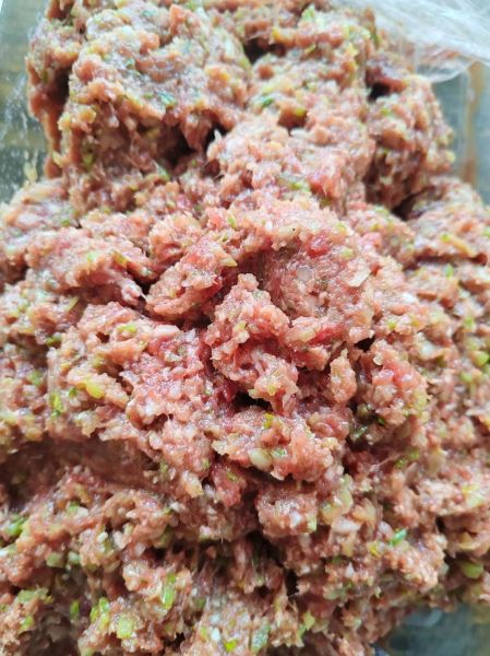 牛肉芹菜馅饺子怎么调馅_牛肉芹菜饺子馅要不要焯水-第3张图片-山城妙识