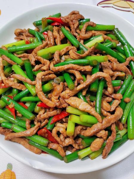 蒜苔炒肉怎么做_蒜苔炒肉用哪个部位肉-第2张图片-山城妙识 蒜苔炒肉怎么做_蒜苔炒肉用哪个部位肉-第2张图片-山城妙识