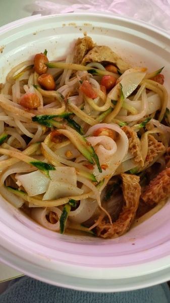 麻酱凉皮怎么做_麻酱凉皮热量高吗-第3张图片-山城妙识 麻酱凉皮怎么做_麻酱凉皮热量高吗-第3张图片-山城妙识