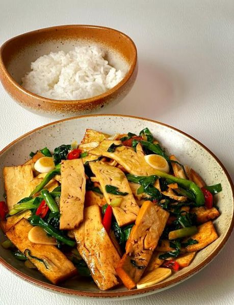 豆腐干炒韭菜怎么做_韭菜炒豆腐干要不要焯水-第1张图片-山城妙识 豆腐干炒韭菜怎么做_韭菜炒豆腐干要不要焯水-第1张图片-山城妙识