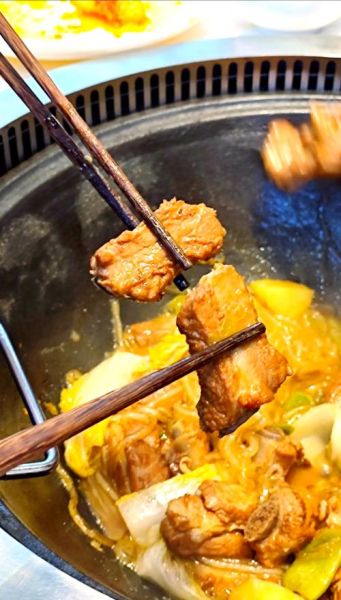 铁锅炖排骨怎么做_铁锅炖排骨需要焯水吗-第1张图片-山城妙识 铁锅炖排骨怎么做_铁锅炖排骨需要焯水吗-第1张图片-山城妙识