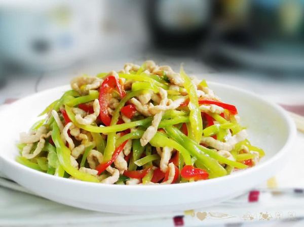 青椒金针菇炒肉丝怎么做_青椒金针菇炒肉丝热量高吗-第3张图片-山城妙识