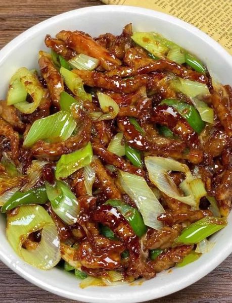 大葱炒五花肉怎么做_大葱炒五花肉先炒葱还是先炒肉-第1张图片-山城妙识